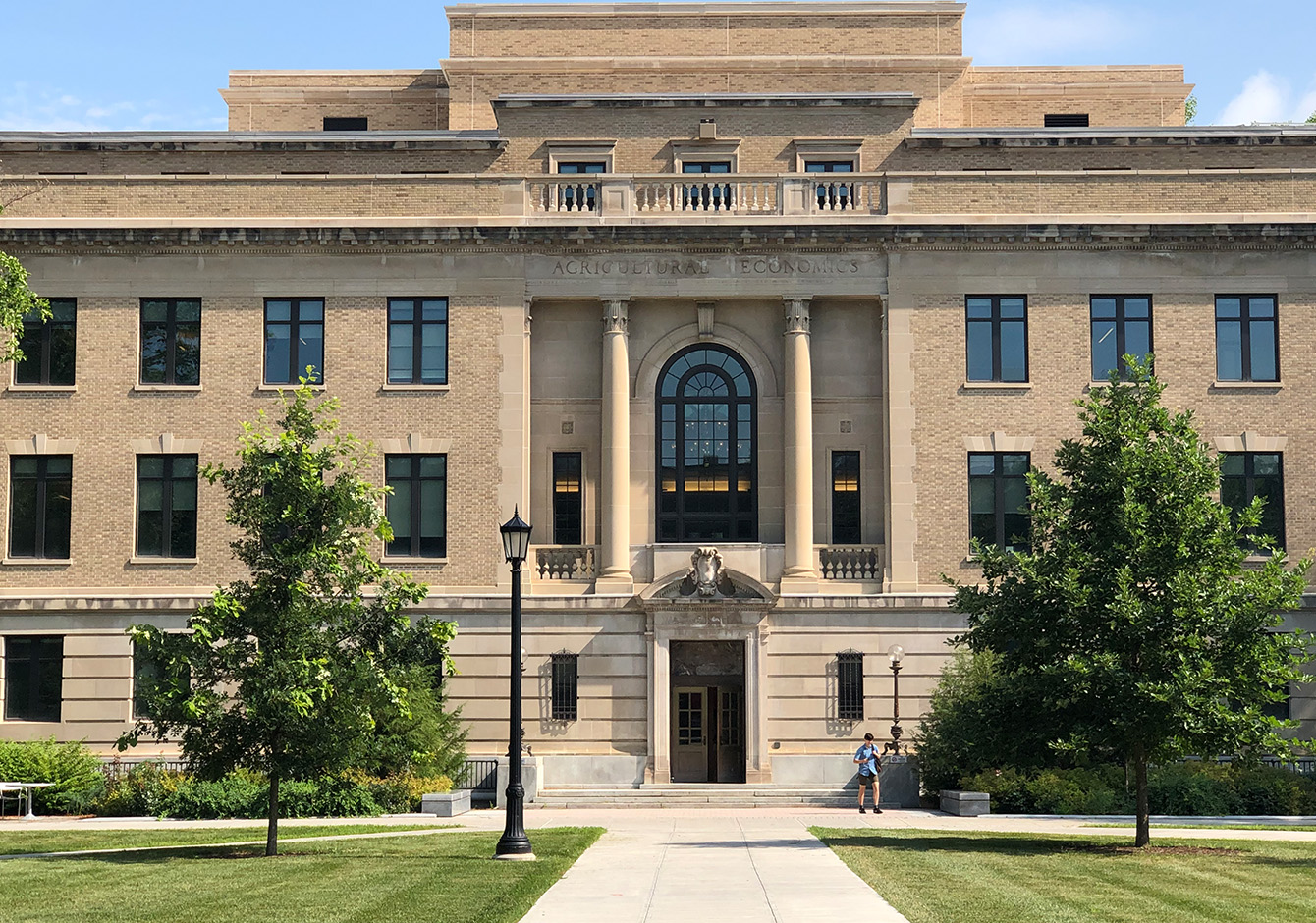 Laboratory design: carbon reduction strategies - Ellenzweig